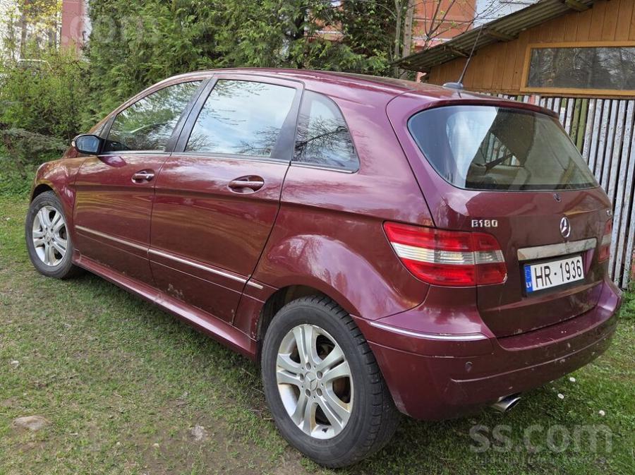 Красный Мерседес Б 180 2005 в Огре, объемом двигателя 2.00 л и пробегом 265 тыс. км за 1600 €, фото 6 на AUTOMOTO.COM.LV