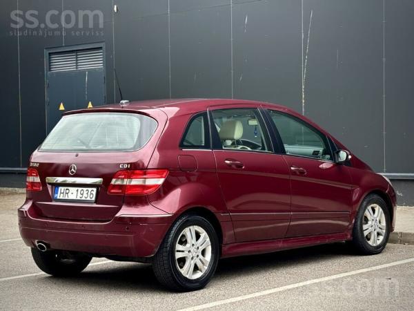 Red Mercedes-Benz B 180 2005 in Riga, with an engine capacity of 2.00 L and mileage of 266 thousand km for 1600 €, photo 4 on AUTOMOTO.COM.LV