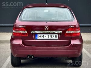 Red Mercedes-Benz B 180 2005 in Riga, with an engine capacity of 2.00 L and mileage of 266 thousand km for 1600 €, photo 6 on AUTOMOTO.COM.LV