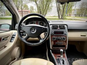 Red Mercedes-Benz B 180 2005 in Riga, with an engine capacity of 2.00 L and mileage of 266 thousand km for 1600 €, photo 9 on AUTOMOTO.COM.LV