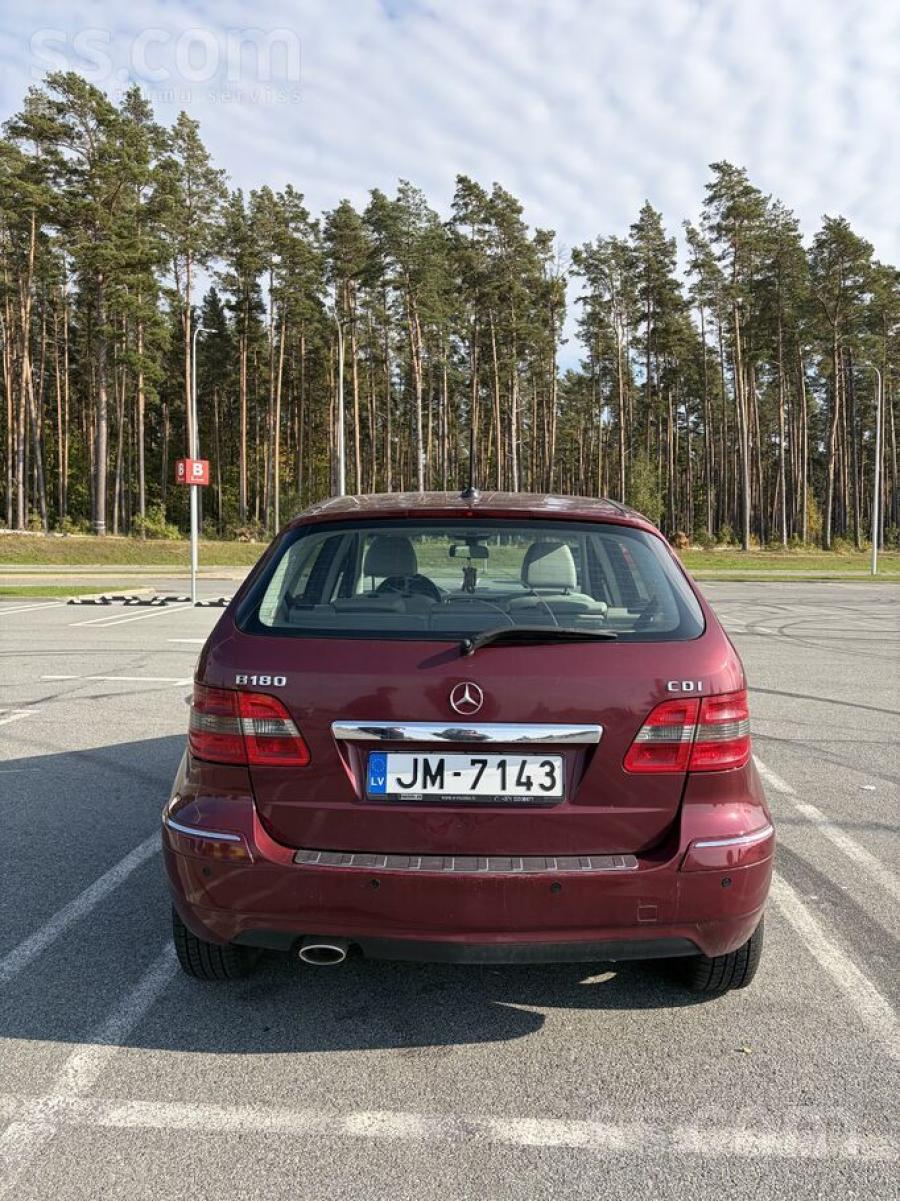 Красный Мерседес Б 180 2009 в Рига, объемом двигателя 2.00 л и пробегом 205 тыс. км за 2800 €, фото 5 на AUTOMOTO.COM.LV