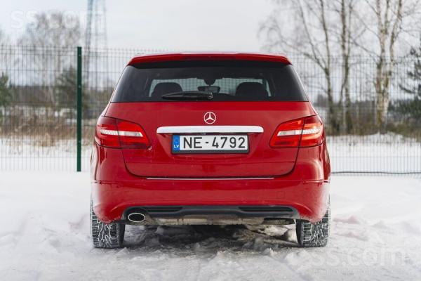 Red Mercedes-Benz B 180 2011 in Riga, with an engine capacity of 2.20 L and mileage of 284 thousand km for 6490 €, photo 5 on AUTOMOTO.COM.LV