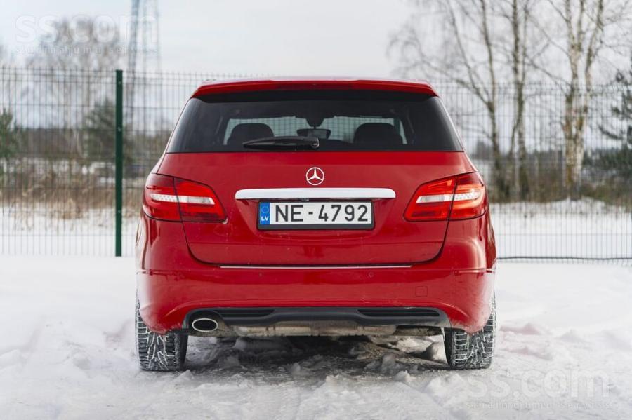 Red Mercedes-Benz B 180 2011 in Riga, with an engine capacity of 2.20 L and mileage of 284 thousand km for 6490 €, photo 5 on AUTOMOTO.COM.LV