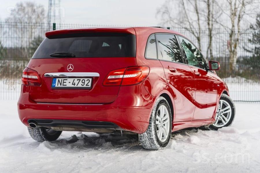 Red Mercedes-Benz B 180 2011 in Riga, with an engine capacity of 2.20 L and mileage of 284 thousand km for 6490 €, photo 6 on AUTOMOTO.COM.LV