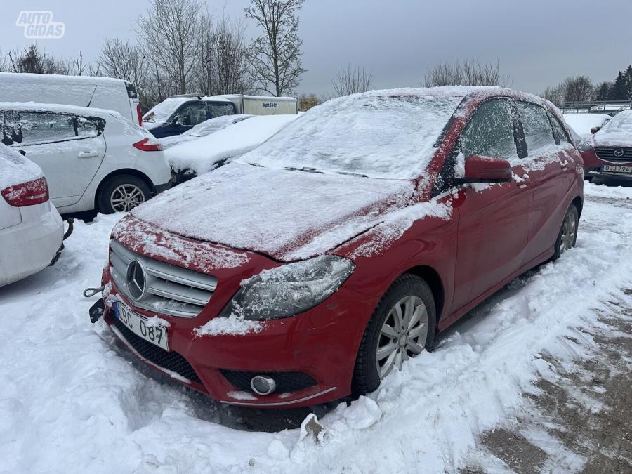 Мерседес Б 180 2013 в Шакяй, объемом двигателя 1.80 л и пробегом 230 тыс. км за 2700 €, фото 3 на AUTOMOTO.COM.LV