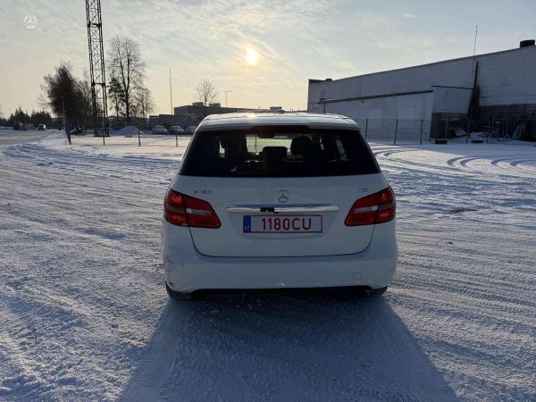 Balts Mercedes-Benz B 180 2013 Marijampole, ar dzinēja tilpumu 1.46 L un nobraukumu 290 tūkst. km par 2650 €, foto 5 vietnē AUTOMOTO.COM.LV