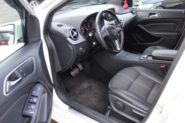 Balts Mercedes-Benz B 180 2013 Rīga, ar dzinēja tilpumu 1.80 L un nobraukumu 306 tūkst. km par 6999 €, foto 3 vietnē AUTOMOTO.COM.LV