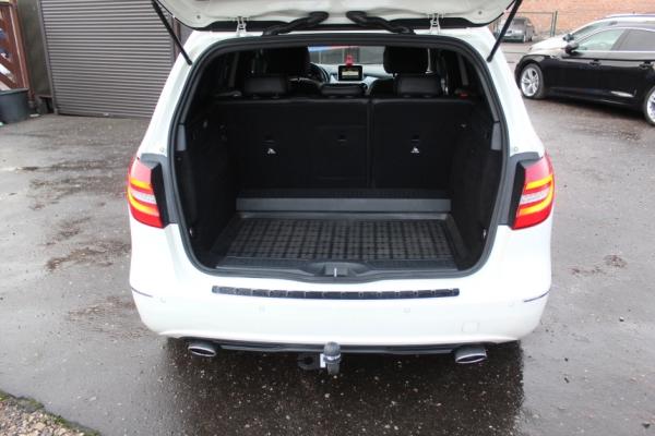 Balts Mercedes-Benz B 180 2013 Rīga, ar dzinēja tilpumu 1.80 L un nobraukumu 306 tūkst. km par 6999 €, foto 6 vietnē AUTOMOTO.COM.LV