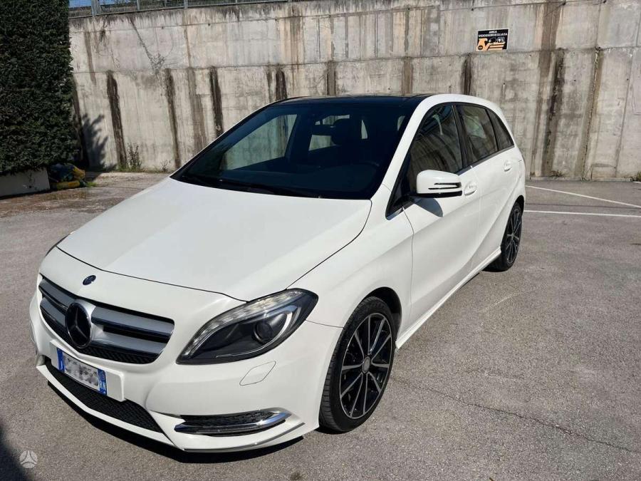 White Mercedes-Benz B 180 2013 in Jurbarkas, with an engine capacity of 1.80 L and mileage of 242 thousand km for 6700 €, photo 1 on AUTOMOTO.COM.LV