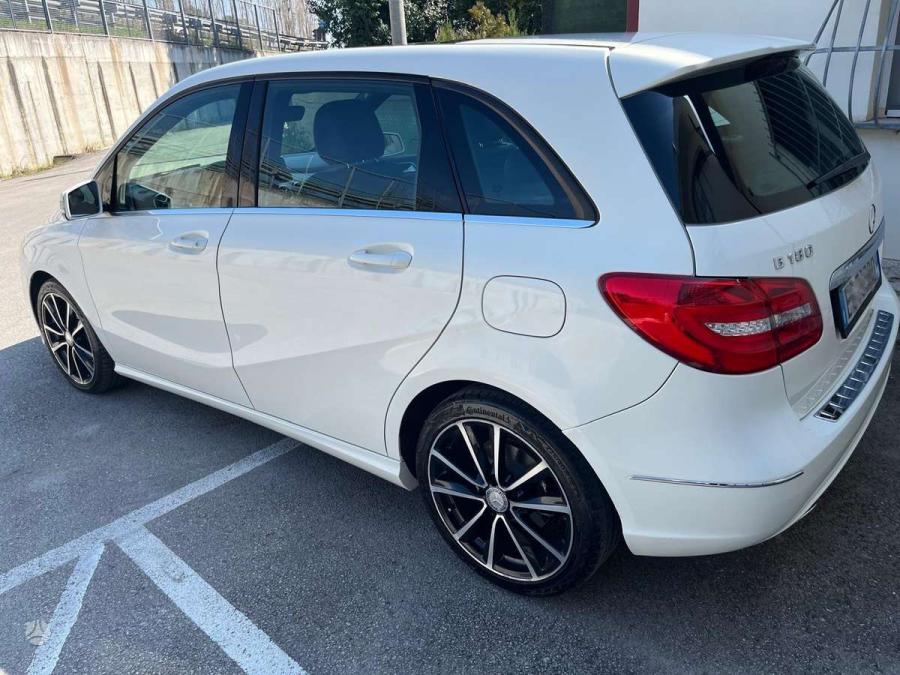 White Mercedes-Benz B 180 2013 in Jurbarkas, with an engine capacity of 1.80 L and mileage of 242 thousand km for 6700 €, photo 4 on AUTOMOTO.COM.LV