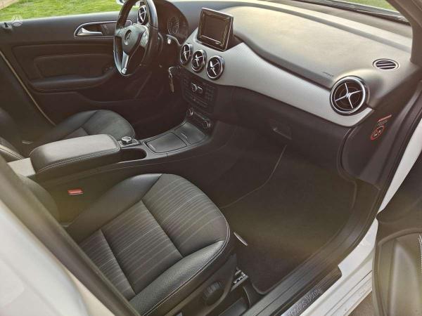 Balts Mercedes-Benz B 180 2013 Jurbarkas, ar dzinēja tilpumu 1.80 L un nobraukumu 242 tūkst. km par 6700 €, foto 7 vietnē AUTOMOTO.COM.LV