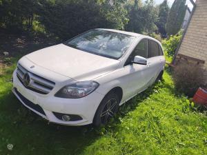 White Mercedes-Benz B 180 2013 in Vilnius, with an engine capacity of 1.80 L and mileage of 200 thousand km for 3000 €, photo 8 on AUTOMOTO.COM.LV
