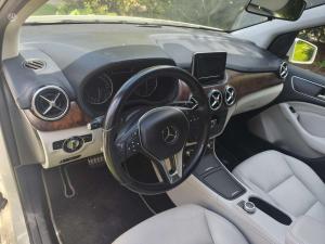 White Mercedes-Benz B 180 2013 in Vilnius, with an engine capacity of 1.80 L and mileage of 200 thousand km for 3000 €, photo 10 on AUTOMOTO.COM.LV
