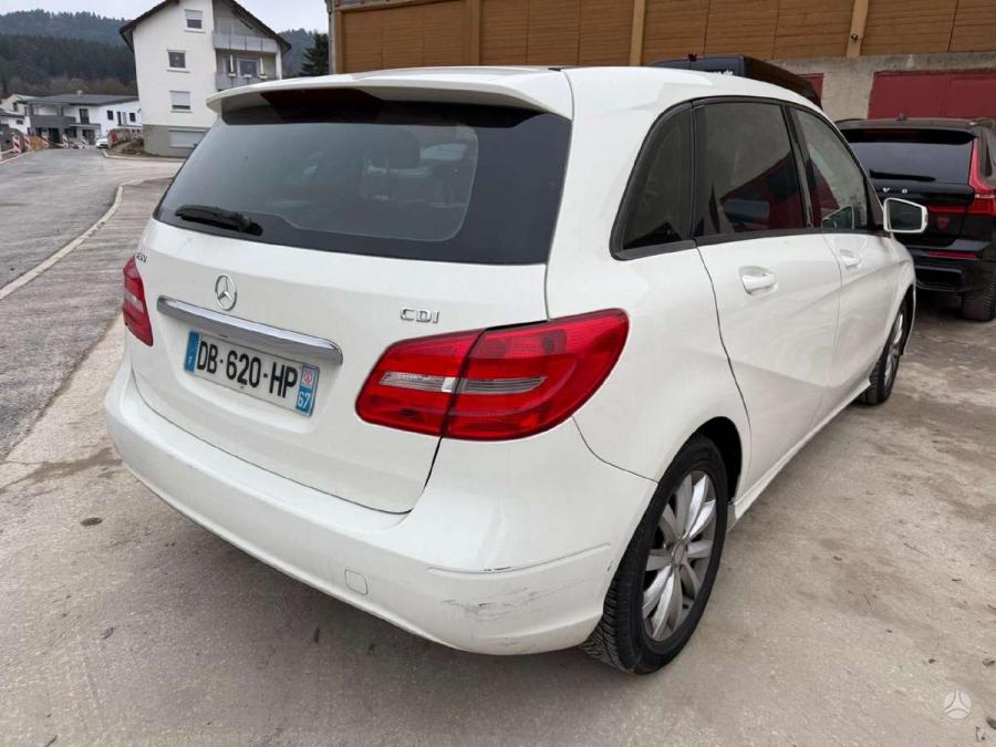 Balts Mercedes-Benz B 180 2014 Marijampole, ar dzinēja tilpumu 1.46 L un nobraukumu 287 tūkst. km par 2950 €, foto 2 vietnē AUTOMOTO.COM.LV