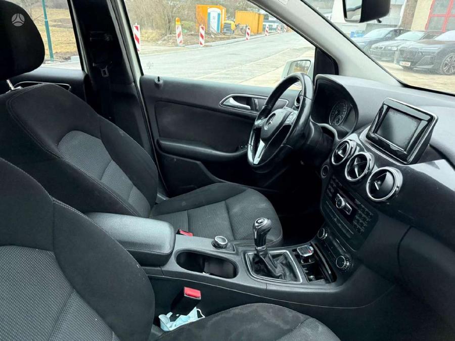 Balts Mercedes-Benz B 180 2014 Marijampole, ar dzinēja tilpumu 1.46 L un nobraukumu 287 tūkst. km par 2950 €, foto 4 vietnē AUTOMOTO.COM.LV