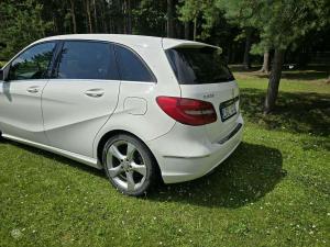 White Mercedes-Benz B 180 2014 in Rokiskis, with an engine capacity of 1.80 L and mileage of 310 thousand km for 4850 €, photo 4 on AUTOMOTO.COM.LV