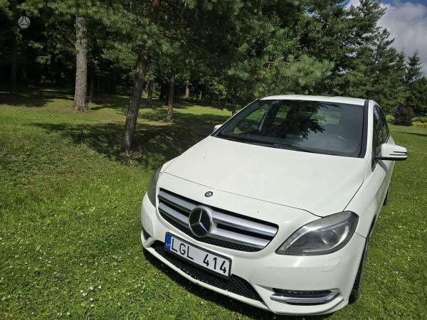 White Mercedes-Benz B 180 2014 in Rokiskis, with an engine capacity of 1.80 L and mileage of 310 thousand km for 4850 €, photo 4 on AUTOMOTO.COM.LV