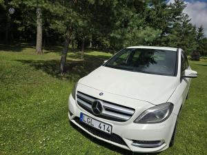 White Mercedes-Benz B 180 2014 in Rokiskis, with an engine capacity of 1.80 L and mileage of 310 thousand km for 4850 €, photo 5 on AUTOMOTO.COM.LV