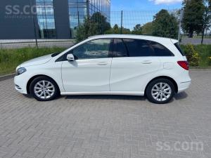 Белый Мерседес Б 180 2014 в Рига, объемом двигателя 1.80 л и пробегом 308 тыс. км за 7450 €, фото  на AUTOMOTO.COM.LV