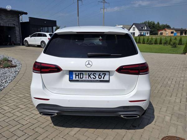 White Mercedes-Benz B 180 2019 in Vilnius, with an engine capacity of 1.80 L and mileage of 42 thousand km for 16500 €, photo 4 on AUTOMOTO.COM.LV