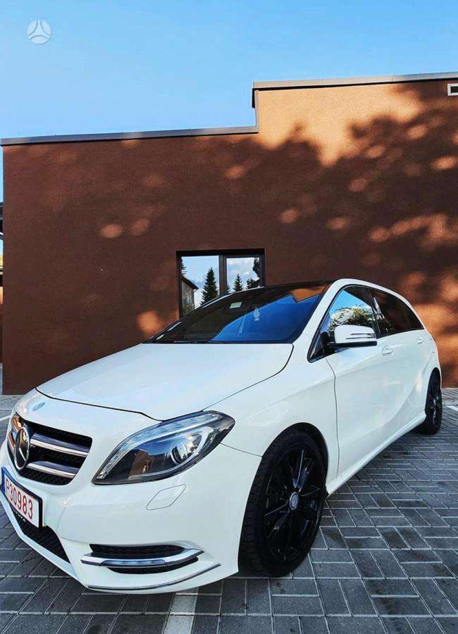 White Mercedes-Benz B 180 2013 in Kaisiadorys, with an engine capacity of 1.80 L and mileage of 276 thousand km for 5650 €, photo 1 on AUTOMOTO.COM.LV