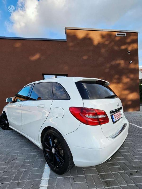 White Mercedes-Benz B 180 2013 in Kaisiadorys, with an engine capacity of 1.80 L and mileage of 276 thousand km for 5650 €, photo 4 on AUTOMOTO.COM.LV