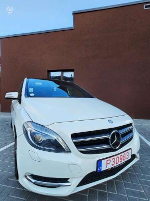 White Mercedes-Benz B 180 2013 in Kaisiadorys, with an engine capacity of 1.80 L and mileage of 276 thousand km for 5650 €, photo 6 on AUTOMOTO.COM.LV