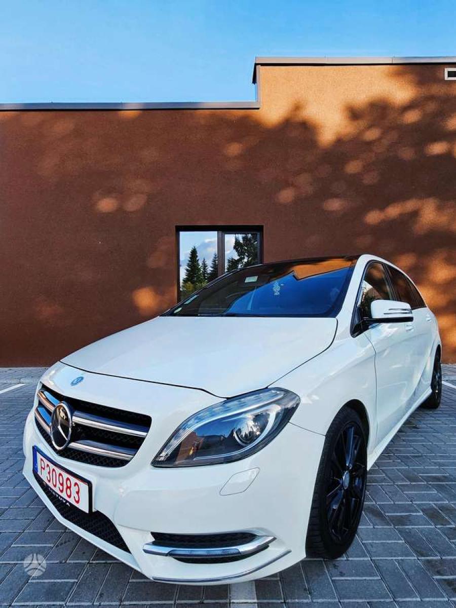 White Mercedes-Benz B 180 2013 in Kaisiadorys, with an engine capacity of 1.80 L and mileage of 276 thousand km for 5650 €, photo 7 on AUTOMOTO.COM.LV