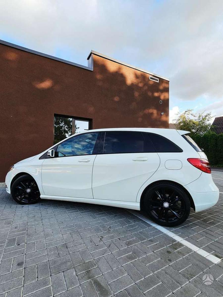 White Mercedes-Benz B 180 2013 in Kaisiadorys, with an engine capacity of 1.80 L and mileage of 276 thousand km for 5650 €, photo 8 on AUTOMOTO.COM.LV