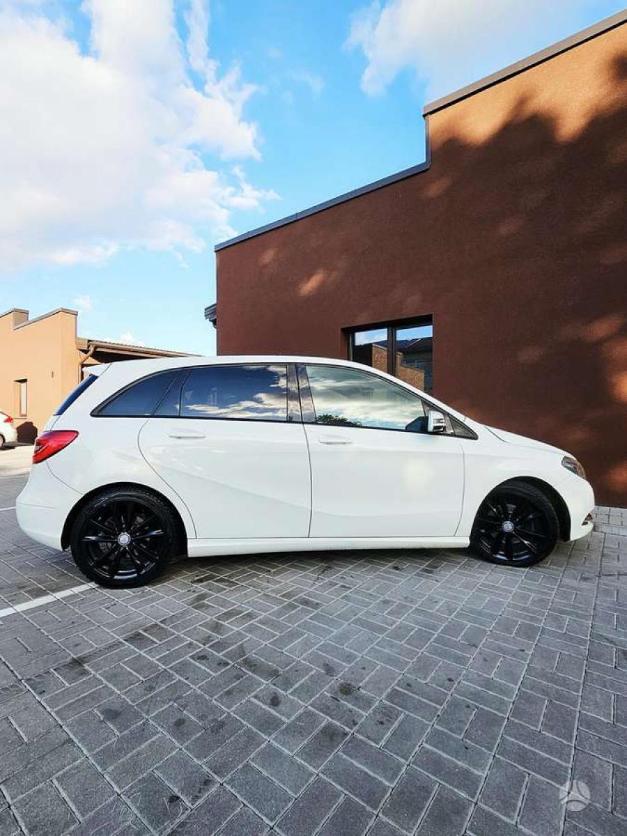 White Mercedes-Benz B 180 2013 in Kaisiadorys, with an engine capacity of 1.80 L and mileage of 276 thousand km for 5650 €, photo 9 on AUTOMOTO.COM.LV