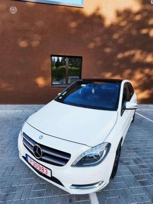 White Mercedes-Benz B 180 2013 in Kaisiadorys, with an engine capacity of 1.80 L and mileage of 276 thousand km for 5650 €, photo 10 on AUTOMOTO.COM.LV