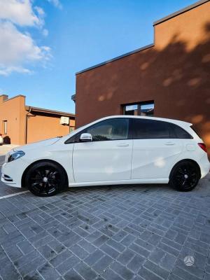 White Mercedes-Benz B 180 2013 in Kaisiadorys, with an engine capacity of 1.80 L and mileage of 276 thousand km for 5650 €, photo 12 on AUTOMOTO.COM.LV