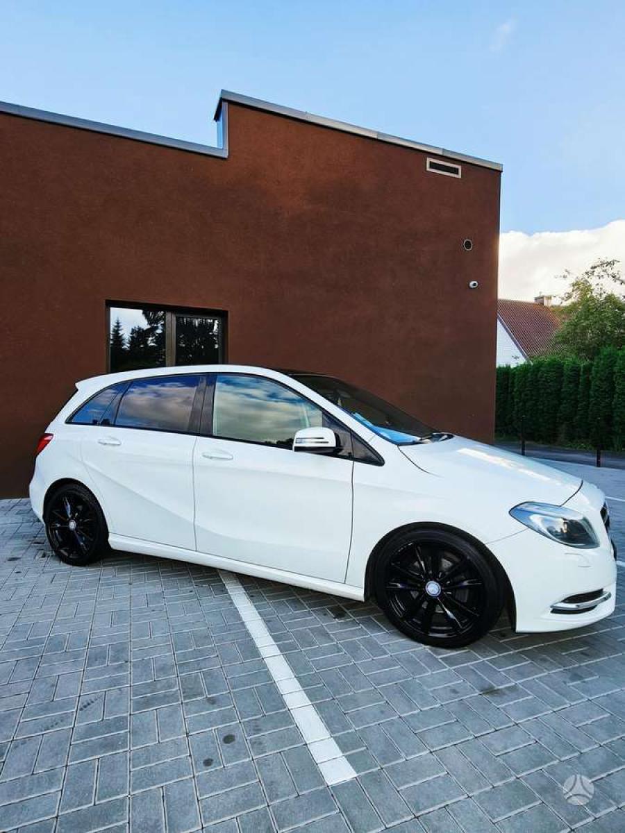 White Mercedes-Benz B 180 2013 in Kaisiadorys, with an engine capacity of 1.80 L and mileage of 276 thousand km for 5650 €, photo 13 on AUTOMOTO.COM.LV