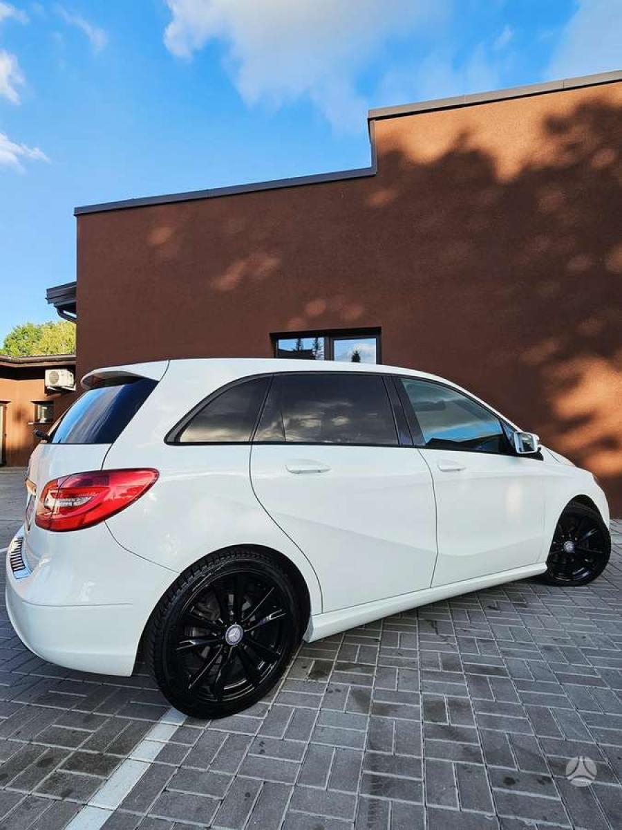 White Mercedes-Benz B 180 2013 in Kaisiadorys, with an engine capacity of 1.80 L and mileage of 276 thousand km for 5650 €, photo 14 on AUTOMOTO.COM.LV
