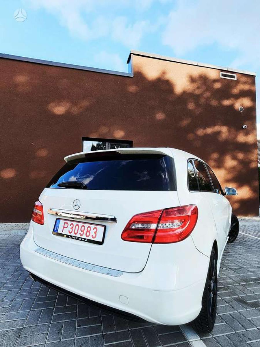 White Mercedes-Benz B 180 2013 in Kaisiadorys, with an engine capacity of 1.80 L and mileage of 276 thousand km for 5650 €, photo 15 on AUTOMOTO.COM.LV