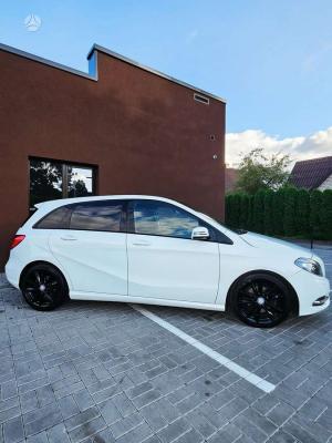 White Mercedes-Benz B 180 2013 in Kaisiadorys, with an engine capacity of 1.80 L and mileage of 276 thousand km for 5650 €, photo 19 on AUTOMOTO.COM.LV