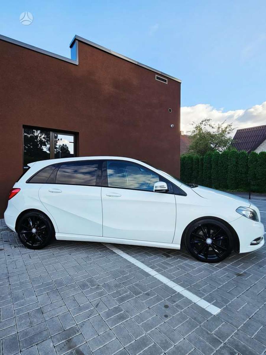 White Mercedes-Benz B 180 2013 in Kaisiadorys, with an engine capacity of 1.80 L and mileage of 276 thousand km for 5650 €, photo 19 on AUTOMOTO.COM.LV