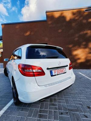White Mercedes-Benz B 180 2013 in Kaisiadorys, with an engine capacity of 1.80 L and mileage of 276 thousand km for 5650 €, photo 20 on AUTOMOTO.COM.LV