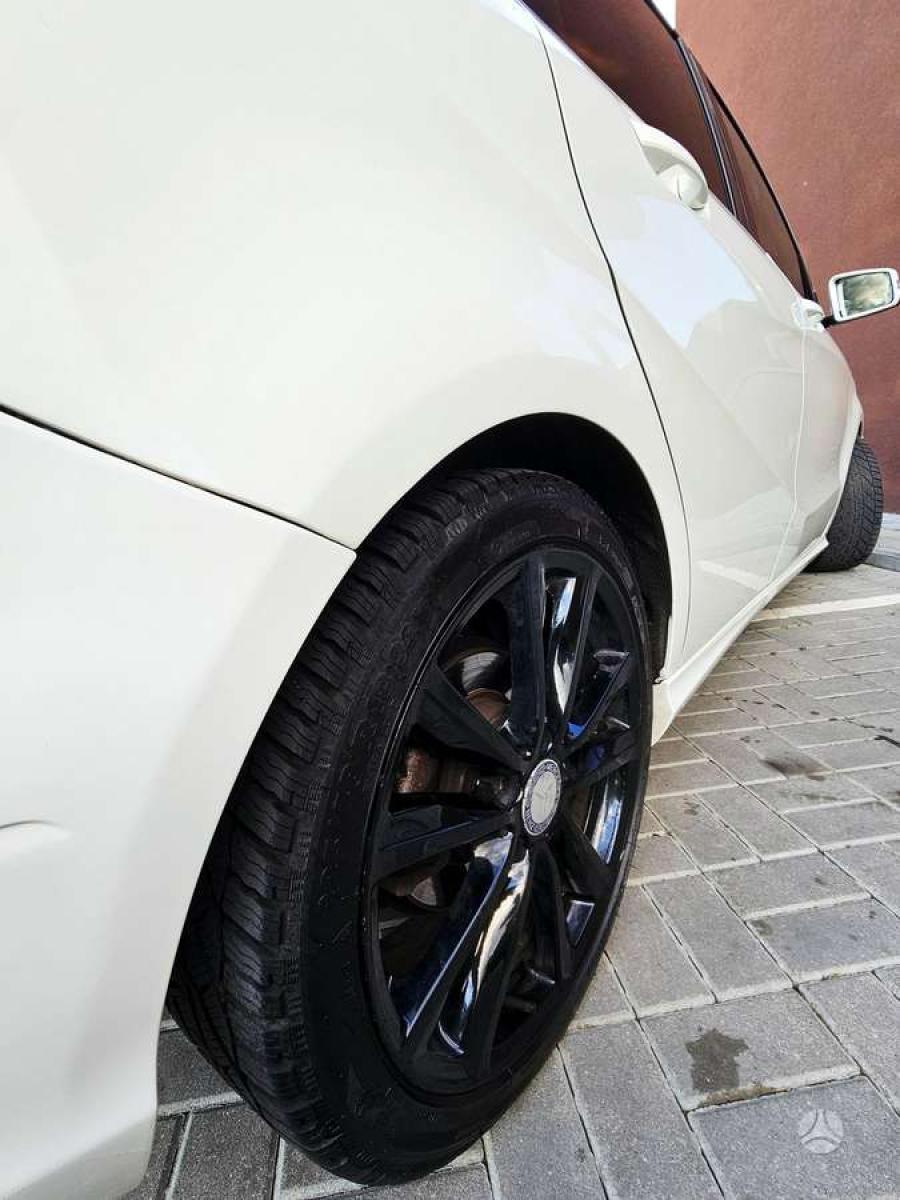 White Mercedes-Benz B 180 2013 in Kaisiadorys, with an engine capacity of 1.80 L and mileage of 276 thousand km for 5650 €, photo 28 on AUTOMOTO.COM.LV
