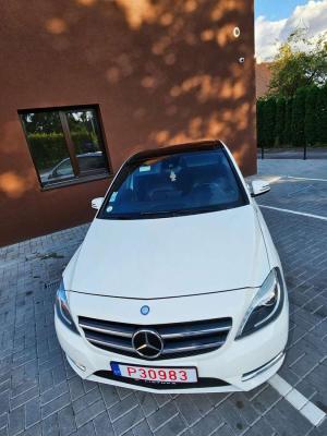 White Mercedes-Benz B 180 2013 in Kaisiadorys, with an engine capacity of 1.80 L and mileage of 276 thousand km for 5650 €, photo 31 on AUTOMOTO.COM.LV