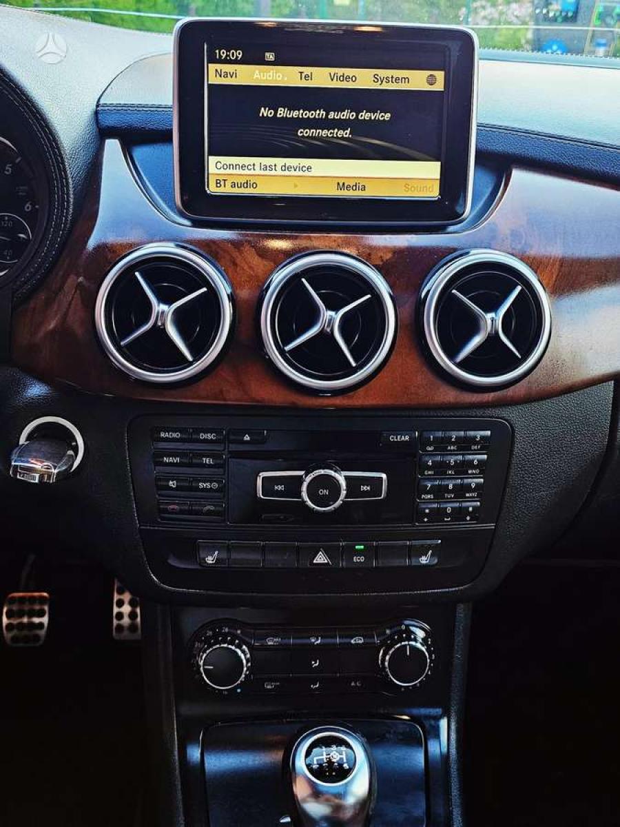 White Mercedes-Benz B 180 2013 in Kaisiadorys, with an engine capacity of 1.80 L and mileage of 276 thousand km for 5650 €, photo 40 on AUTOMOTO.COM.LV