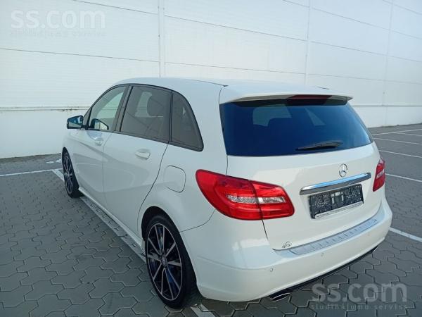 White Mercedes-Benz B 180 2014 in Riga, with an engine capacity of 1.50 L and mileage of 200 thousand km for 7990 €, photo 4 on AUTOMOTO.COM.LV