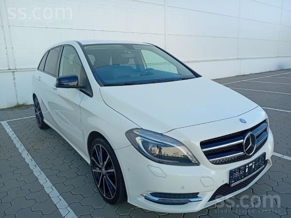 White Mercedes-Benz B 180 2014 in Riga, with an engine capacity of 1.50 L and mileage of 200 thousand km for 7990 €, photo 5 on AUTOMOTO.COM.LV
