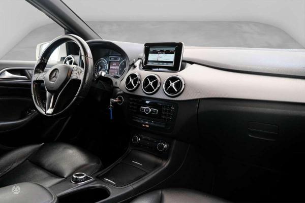 Mercedes-Benz B 180 2014 in Kaunas on AUTOMOTO.COM.LV White Mercedes-Benz B 180 2014 in Kaunas, with an engine capacity of 1.80 L and mileage of 315 thousand km for 6290 €, photo 8 on AUTOMOTO.COM.LV