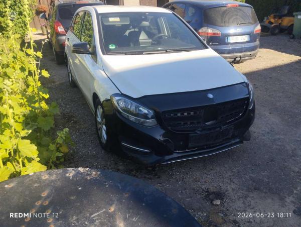 White Mercedes-Benz B 180 2016 in Kelme, with an engine capacity of 1.50 L and mileage of 380 thousand km for 3950 €, photo 4 on AUTOMOTO.COM.LV