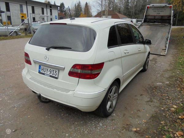 Balts Mercedes-Benz B 180 2011 Šauļi, ar dzinēja tilpumu 1.99 L un nobraukumu 243 tūkst. km par 1900 €, foto 4 vietnē AUTOMOTO.COM.LV