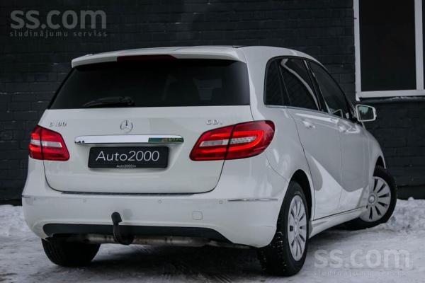 White Mercedes-Benz B 180 2013 in Tukums, with an engine capacity of 2.00 L and mileage of 275 thousand km for 8490 €, photo 4 on AUTOMOTO.COM.LV