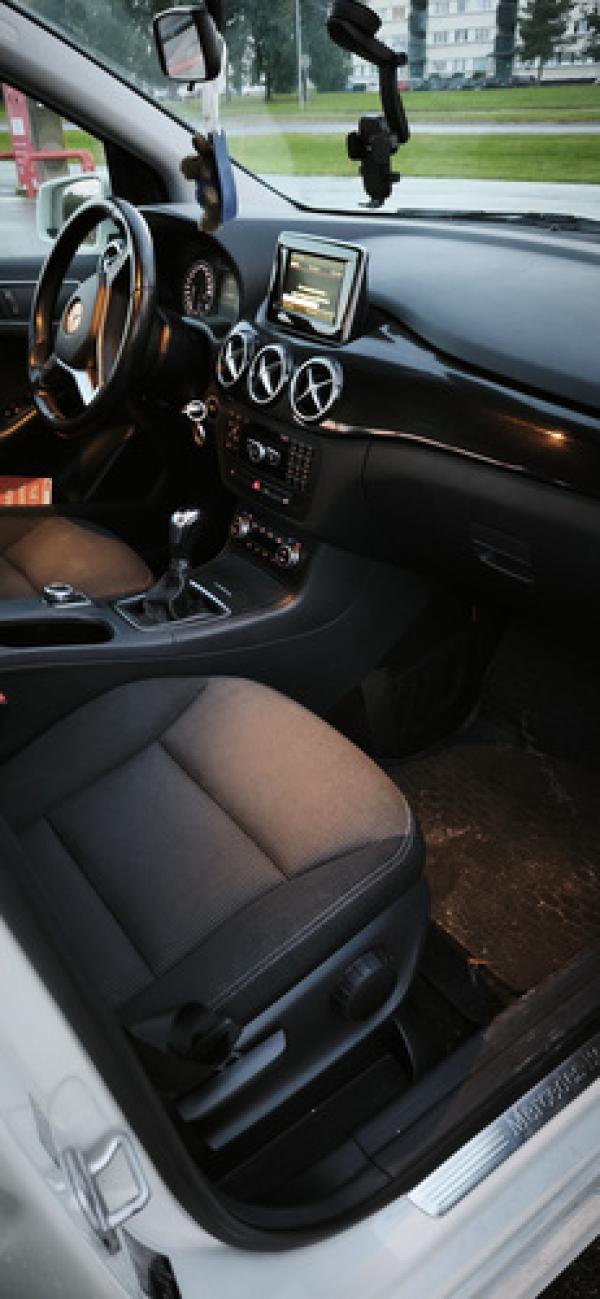 Balts Mercedes-Benz B 180 2014 Jehvi, ar dzinēja tilpumu 1.50 L un nobraukumu 312 tūkst. km par 7500 €, foto 9 vietnē AUTOMOTO.COM.LV