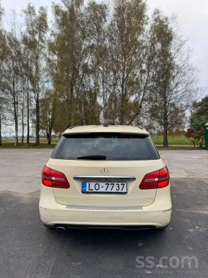 Dzeltens Mercedes-Benz B 180 2012 Rīga, ar dzinēja tilpumu 1.80 L un nobraukumu 283 tūkst. km par 4200 €, foto 5 vietnē AUTOMOTO.COM.LV