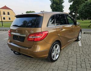 Yellow Mercedes-Benz B 180 2012 in Kelme, with an engine capacity of 1.80 L and mileage of 243 thousand km for 5300 €, photo 5 on AUTOMOTO.COM.LV
